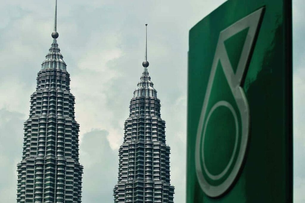 Petronas Eyes Expansion In Canada Amid LNG Growth - BusinessToday